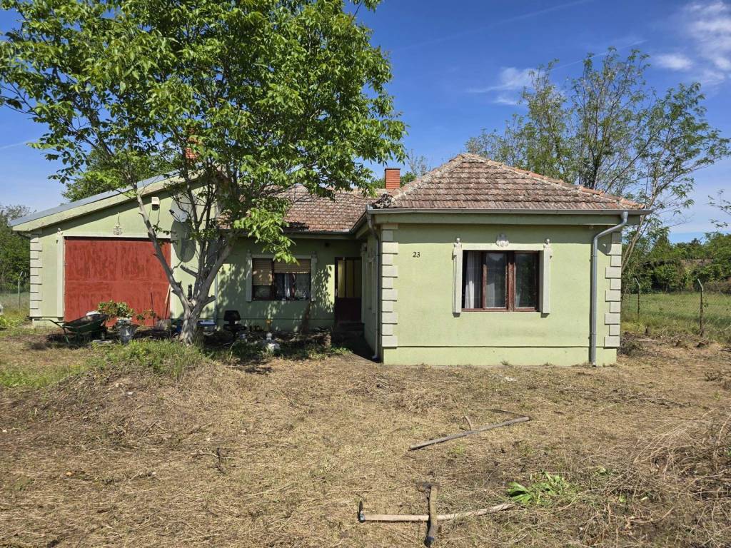 Samostalna porodična kuća 197 m², Centar 1, Subotica
