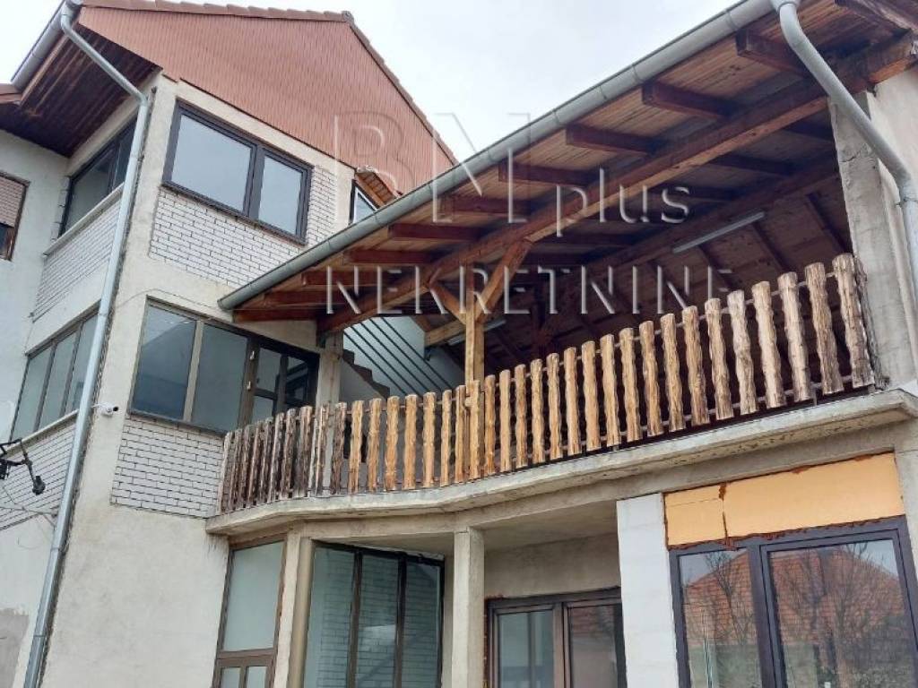 Samostalna porodična vila 440 m², Aleksinac