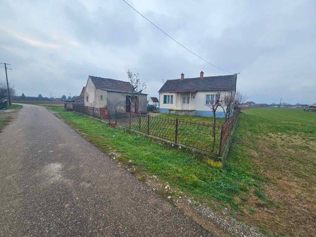 Samostalna porodična vila 61 m², Podujevo