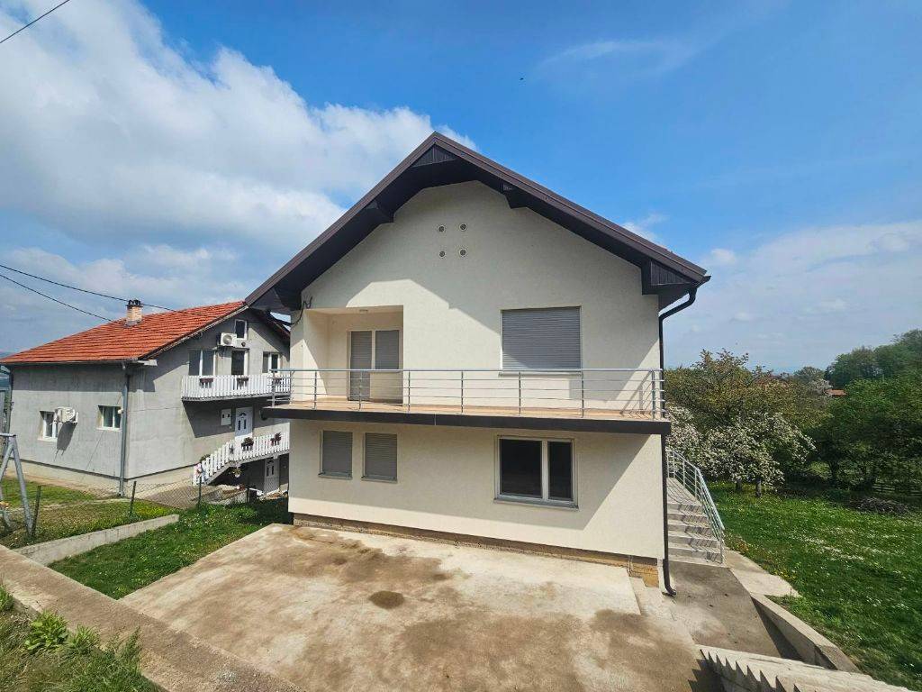 Samostalna porodična vila 200 m², Loznica