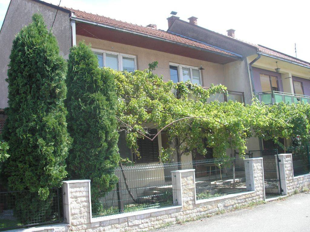 Samostalna porodična vila 74 m², Osečina