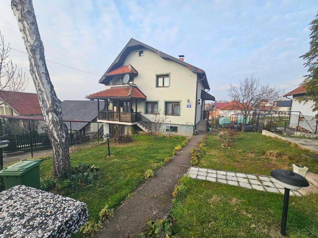 Samostalna porodična vila 280 m², Loznica