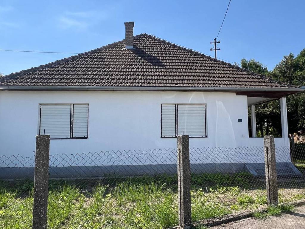Samostalna porodična kuća 140 m², Sombor