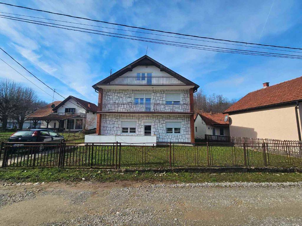 Samostalna porodična vila 250 m², Loznica