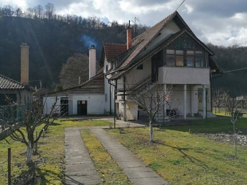 Samostalna porodična kuća 250 m², Čačak