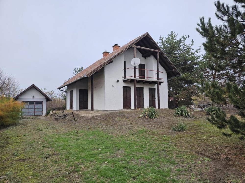 Samostalna porodična kuća 101 m², Centar 1, Subotica