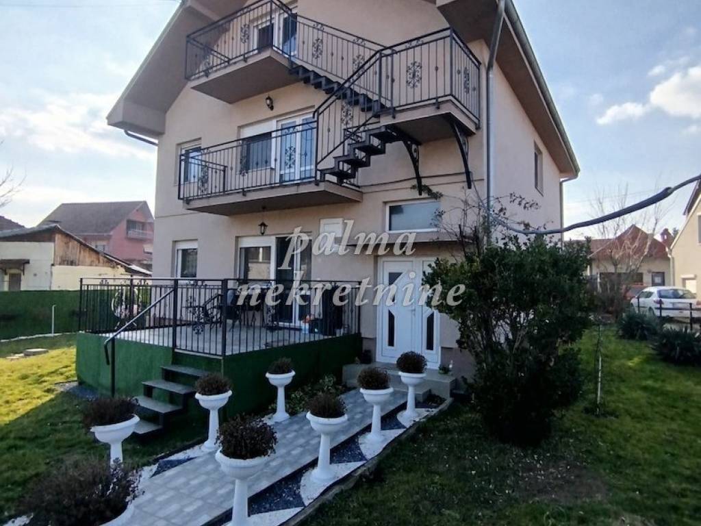 Samostalna porodična vila 220 m², za renoviranje, Stanovo, Kragujevac