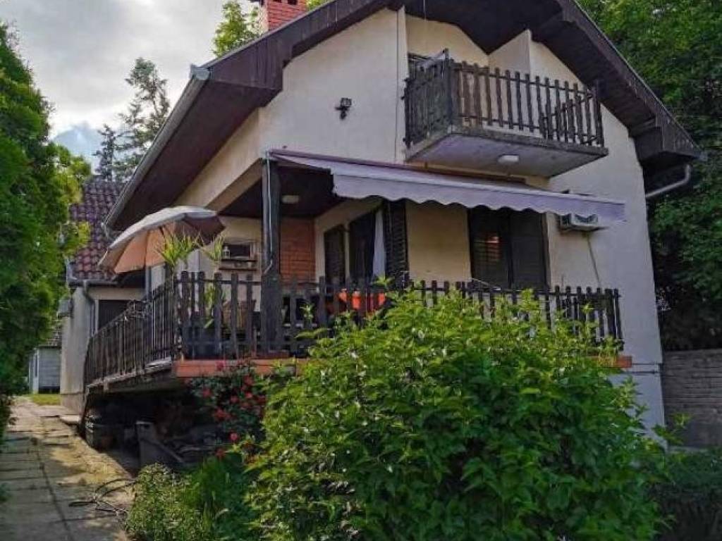 Samostalna porodična vila Vikend naselje, Stari Banovci, Stara Pazova