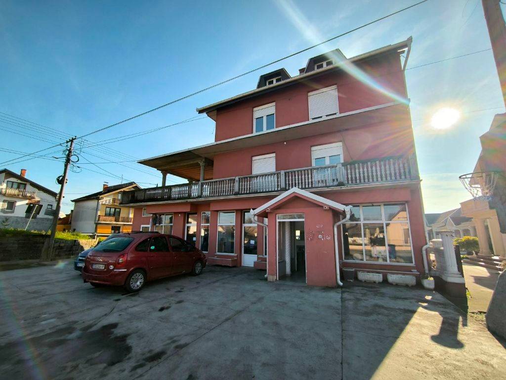 Samostalna porodična vila 600 m², za renoviranje, Bogatić