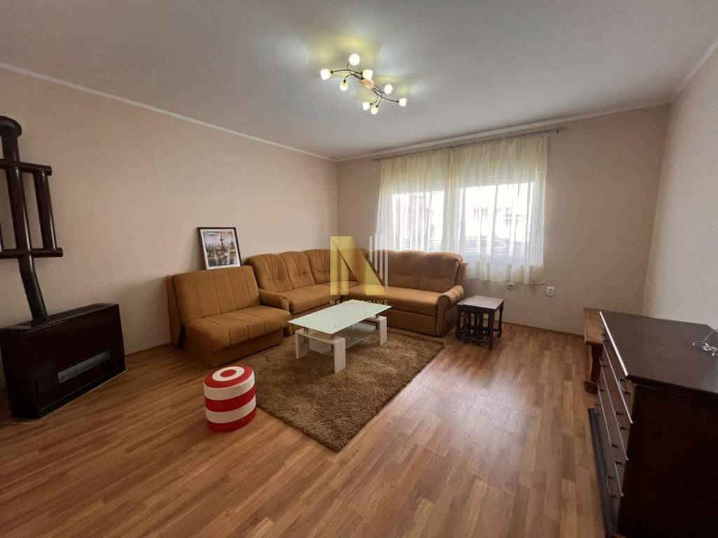 Samostalna porodična vila 120 m², u dobrom stanju, Novi Telep, Novi Sad
