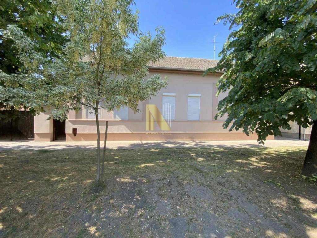 Samostalna porodična vila 275 m², Bečej