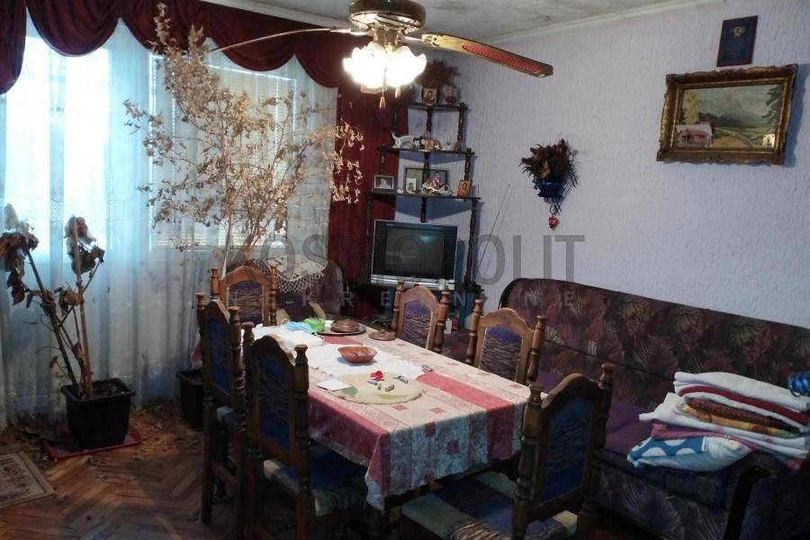 Samostalna porodična vila Boška Buhe, Centar, Stara Pazova