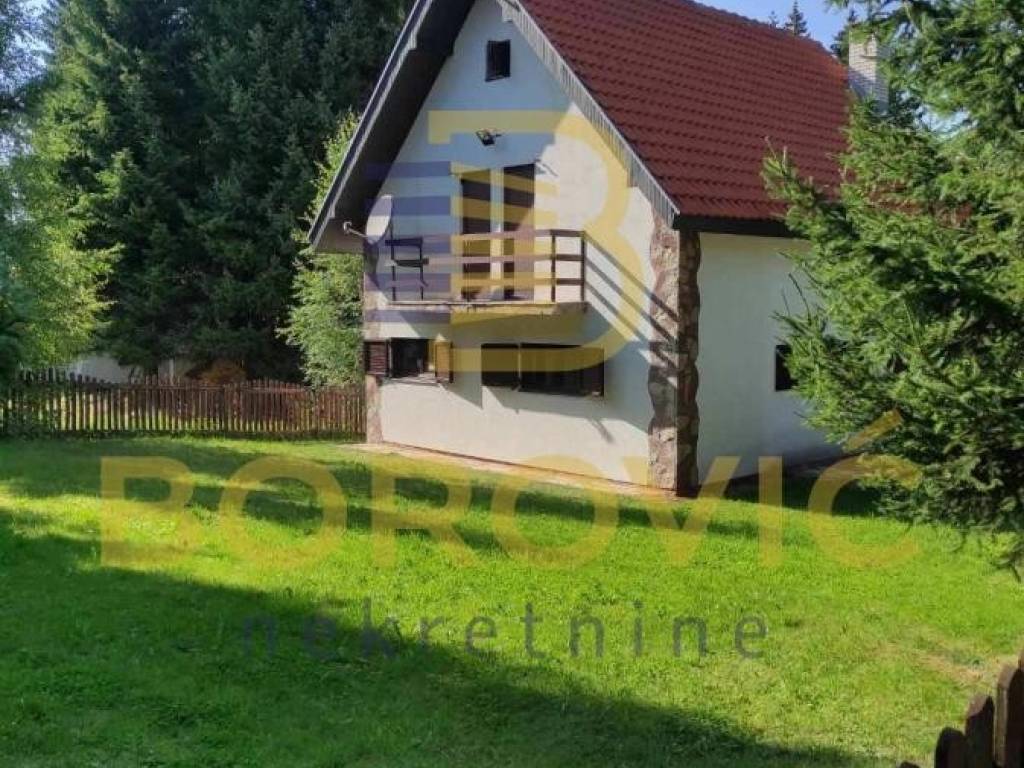 Samostalna porodična vila 120 m², u dobrom stanju, Leposavić