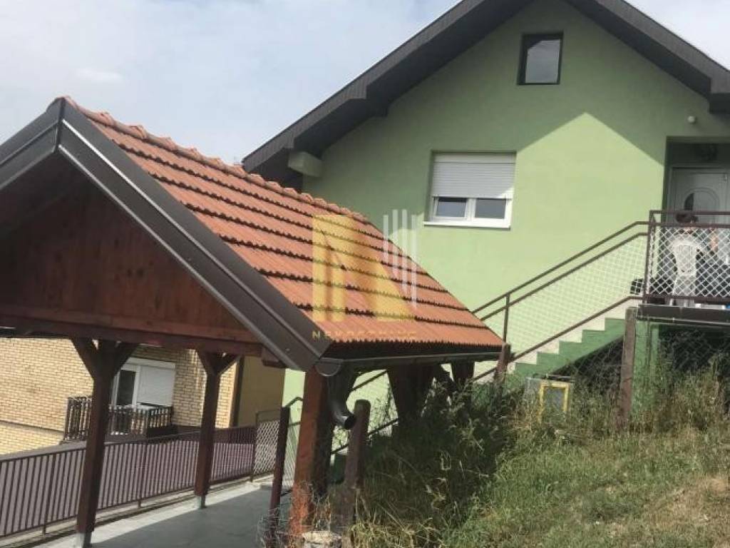 Samostalna porodična vila 73 m², u dobrom stanju, Centar, Užice