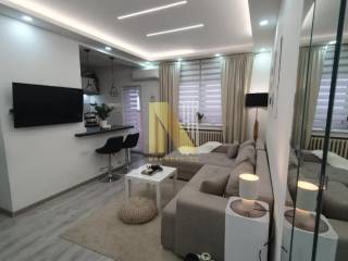 Samostalna porodična vila 76 m², u dobrom stanju, Salajka, Novi Sad
