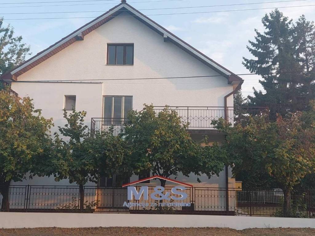 Samostalna porodična kuća 200 m², Ruma