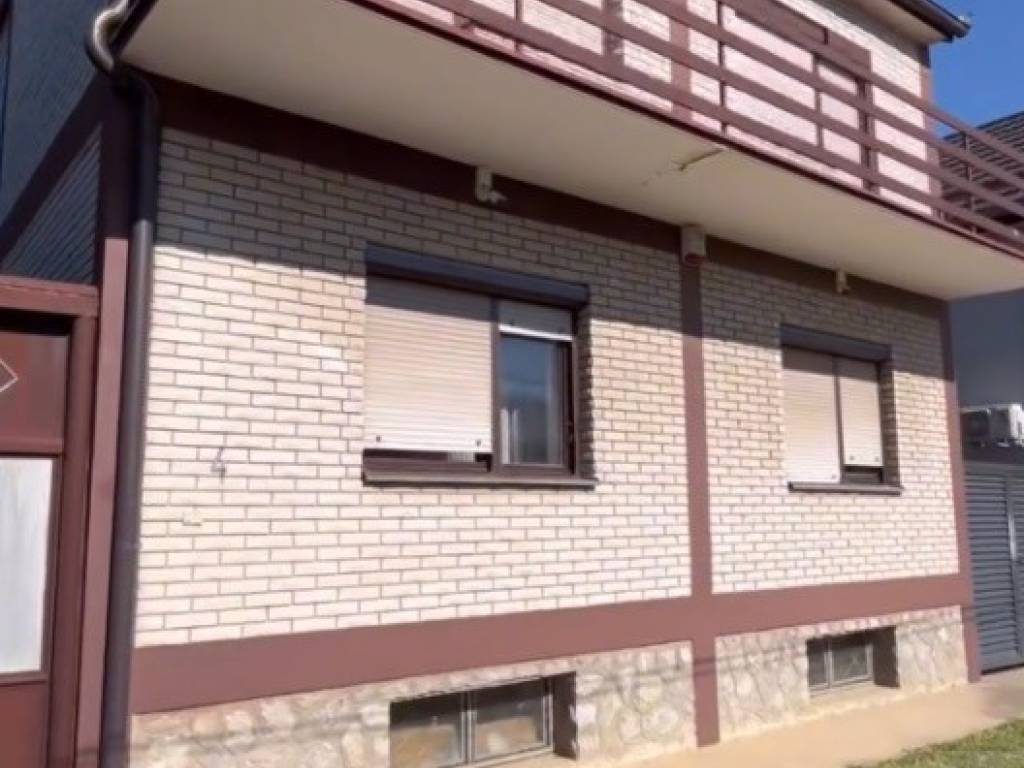 Samostalna porodična vila 282 m², u dobrom stanju, Petrovac-na-Mlavi