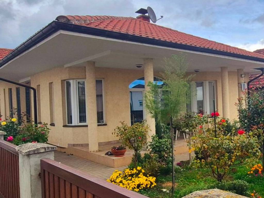 Samostalna porodična vila 160 m², odlično stanje, Čačak