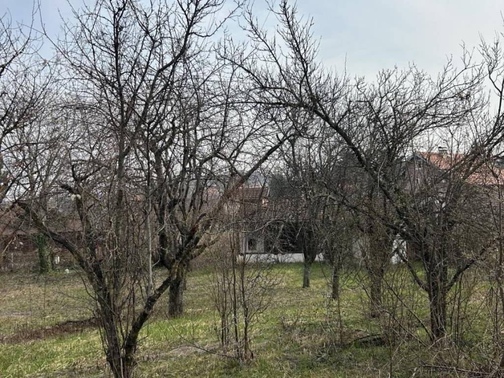 Samostalna porodična vila 120 m², u dobrom stanju, Ledinci, Novi Sad