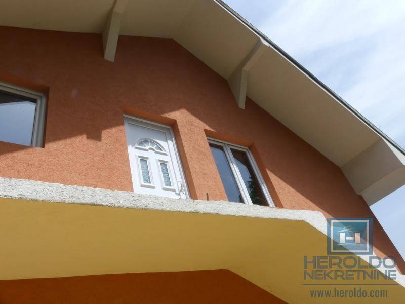 Samostalna porodična vila 279 m², u dobrom stanju, Jagodina