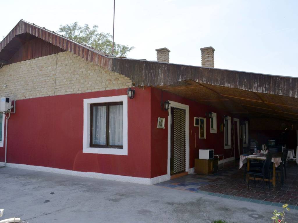 Samostalna porodična kuća 382 m², Centar 1, Subotica