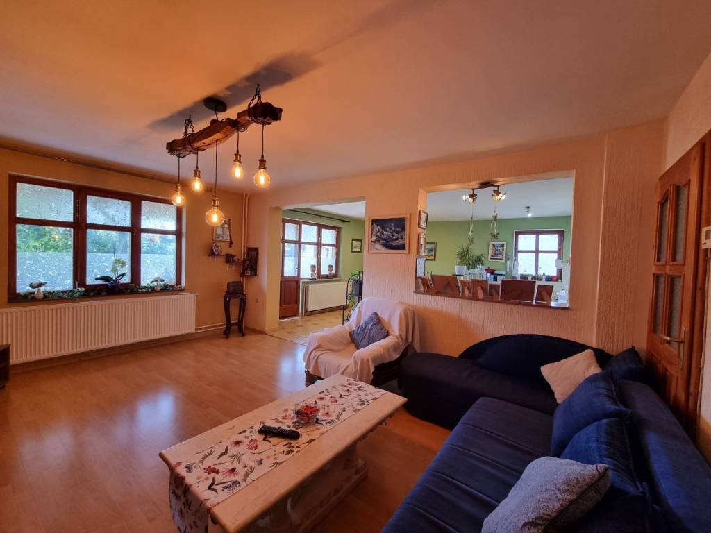 Samostalna porodična kuća 304 m², Centar 1, Subotica