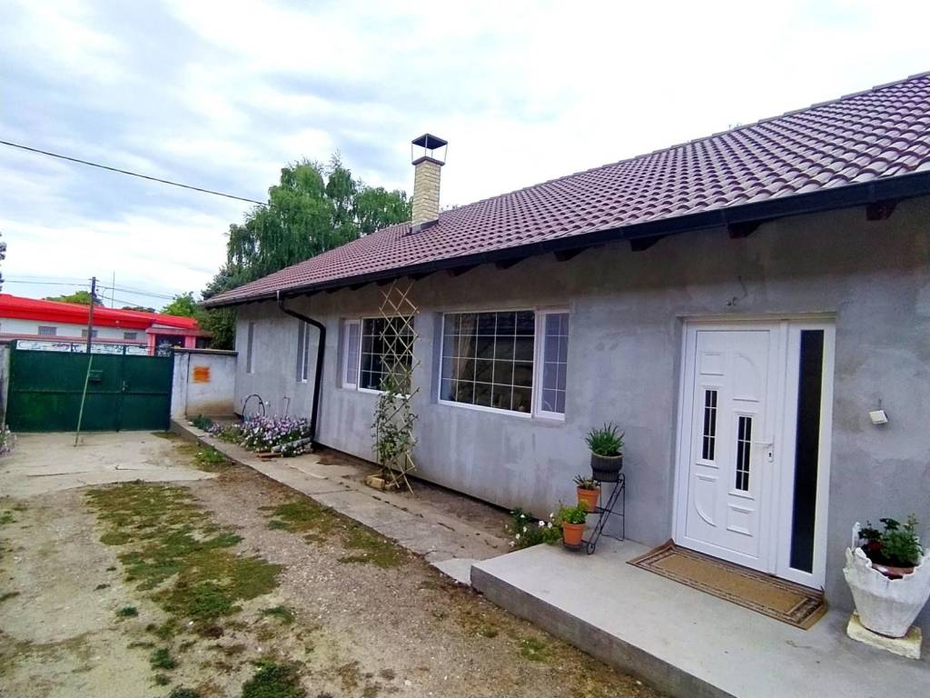 Samostalna porodična kuća 178 m², Centar 1, Subotica