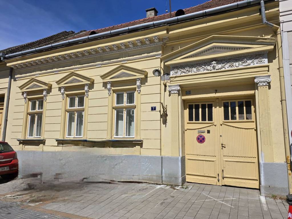 Samostalna porodična kuća 277 m², Centar 1, Subotica