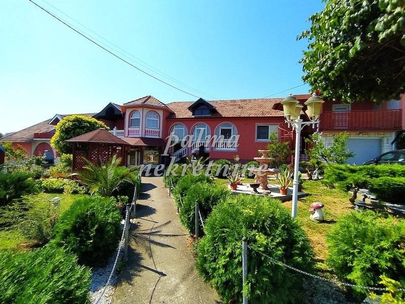 Samostalna porodična vila 1135 m², za renoviranje, Ljig