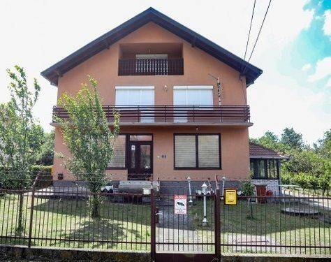 Samostalna porodična vila 292 m², u dobrom stanju, Stara Varoš, Kragujevac