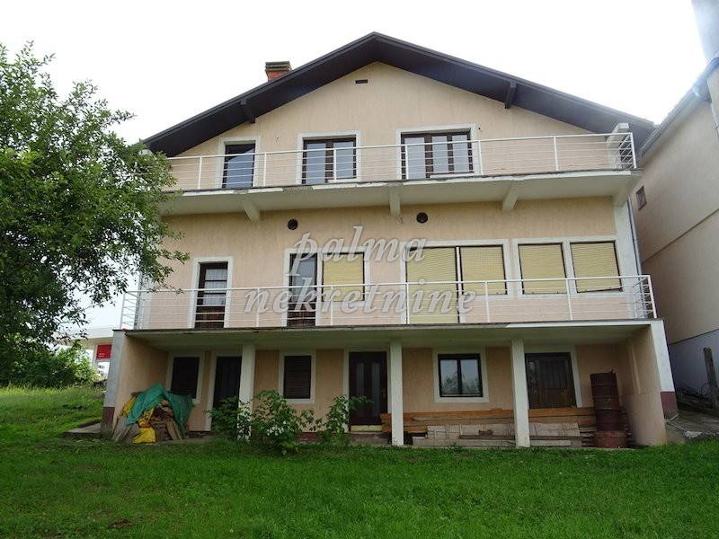 Samostalna porodična vila 450 m², za renoviranje, Stara Varoš, Kragujevac