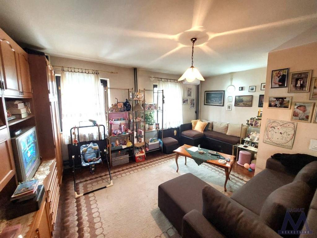 Samostalna porodična kuća 91 m², Grbavica, Novi Sad