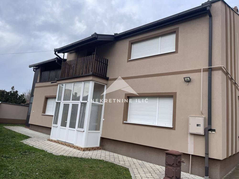 Samostalna porodična kuća 373 m², odlično stanje, Zrenjanin