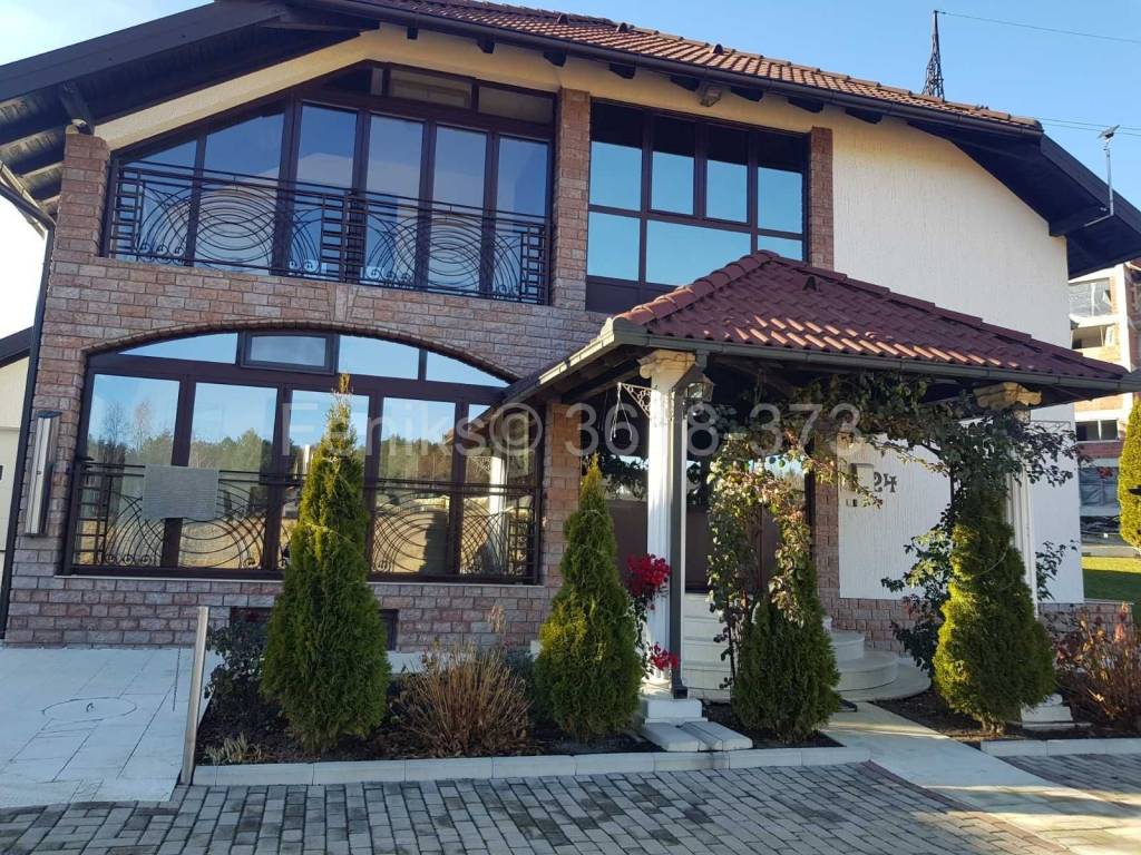 Samostalna porodična vila 270 m², u dobrom stanju, Zlatibor, Čajetina