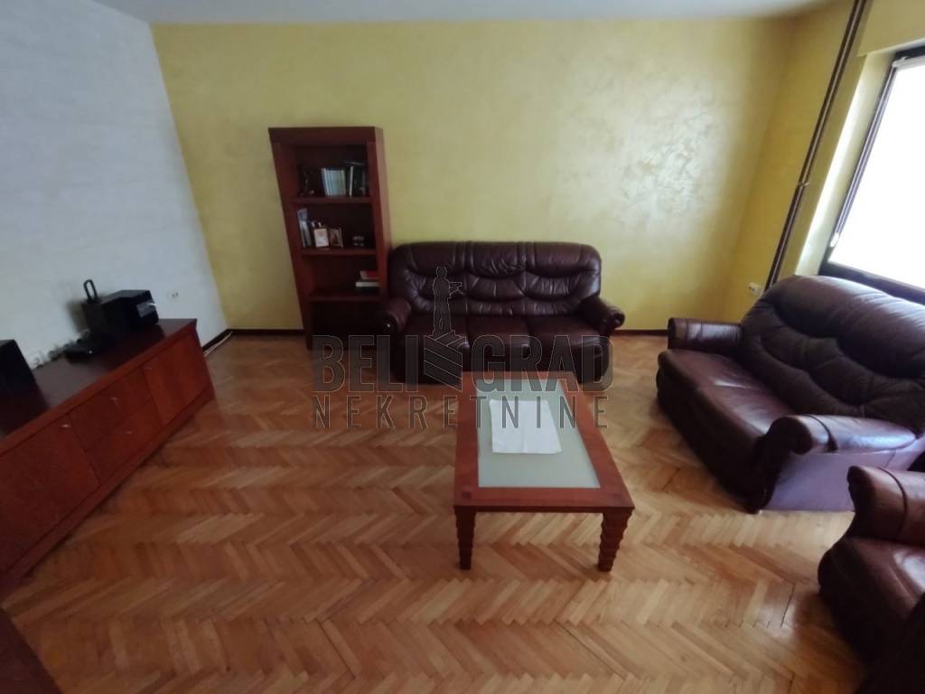 Samostalna porodična vila -, Novi Banovci, Stara Pazova