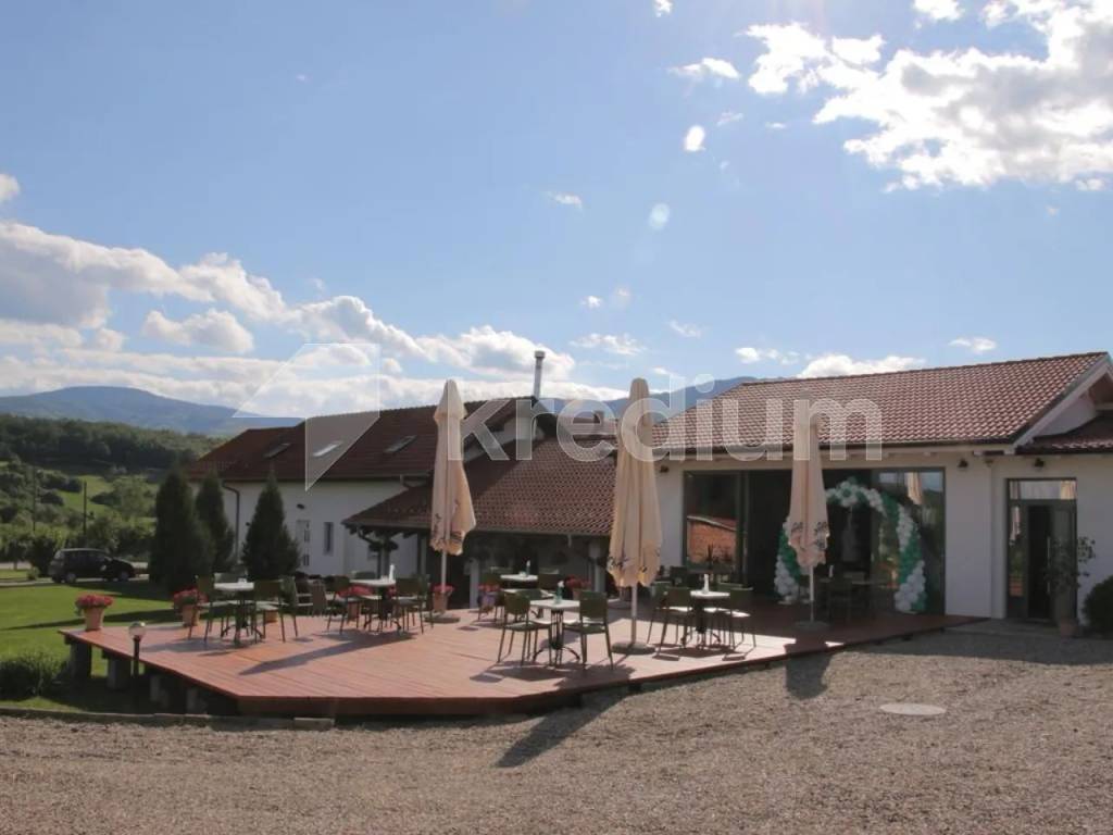 Samostalna porodična vila 553 m², u dobrom stanju, Prokuplje