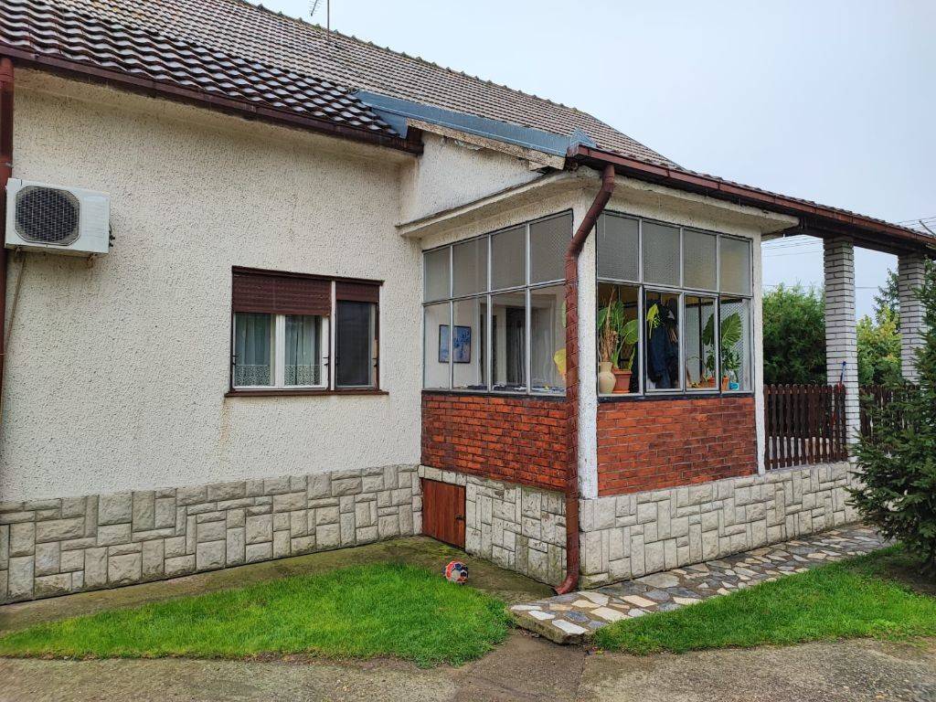 Samostalna porodična vila Katanić sokak, Šimanovci, Pećinci