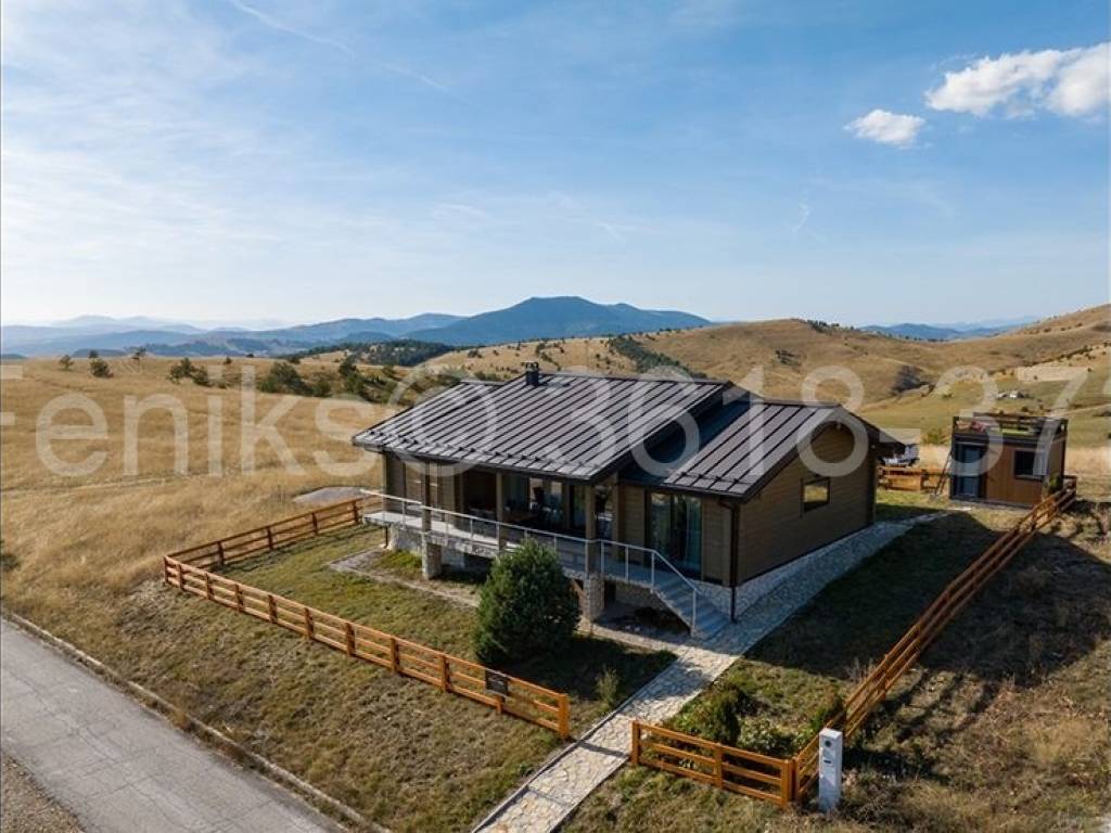 Samostalna porodična vila Ljubiš, Centar, Čajetina