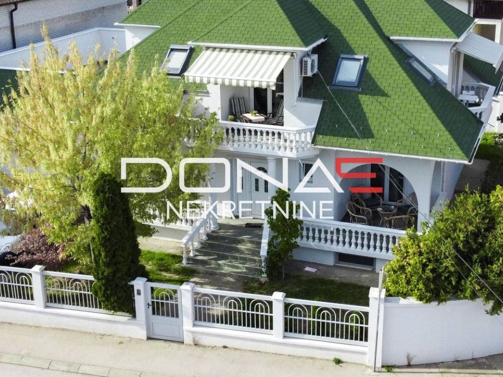 Samostalna porodična vila 400 m², odlično stanje, Branko Bjegović - Vinik - Gornja Vrežina, Niš