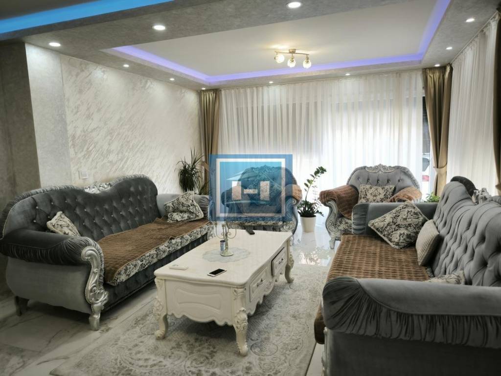 Samostalna porodična vila 528 m², u dobrom stanju, Ćuprija