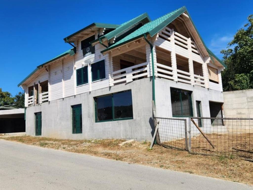 Samostalna porodična vila 526 m², u dobrom stanju, Vrdnik, Irig