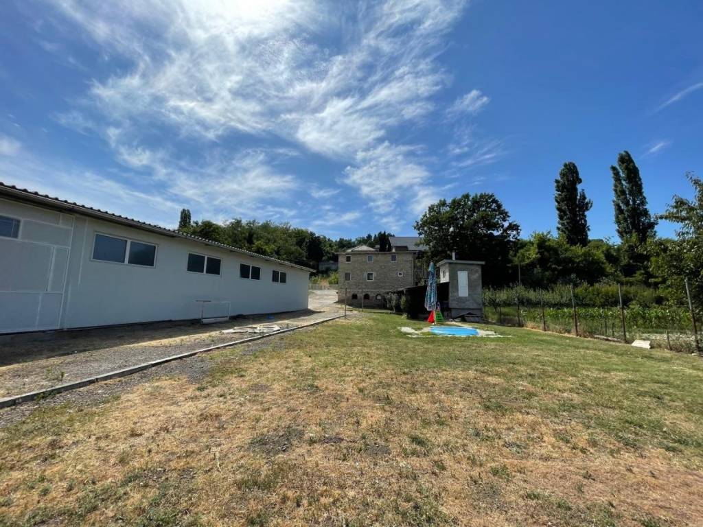 Samostalna porodična vila 150 m², u dobrom stanju, Centar - Novi Bulevar, Novi Sad