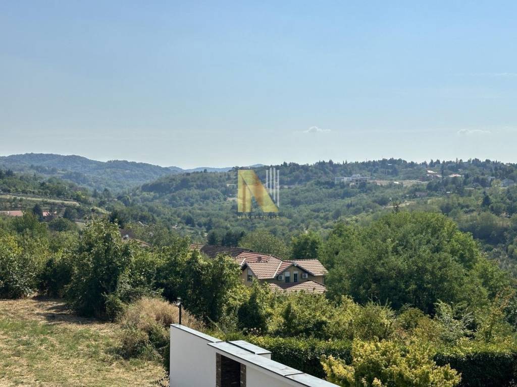 Samostalna porodična vila 321 m², u dobrom stanju, Centar - Novi Bulevar, Novi Sad