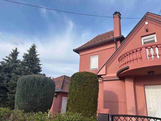 Samostalna porodična vila 260 m², odlično stanje, Centar, Stara Pazova
