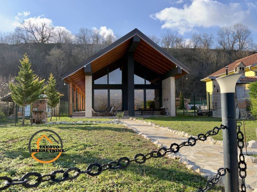 Samostalna porodična vila 293 m², novo, Veliko Gradište