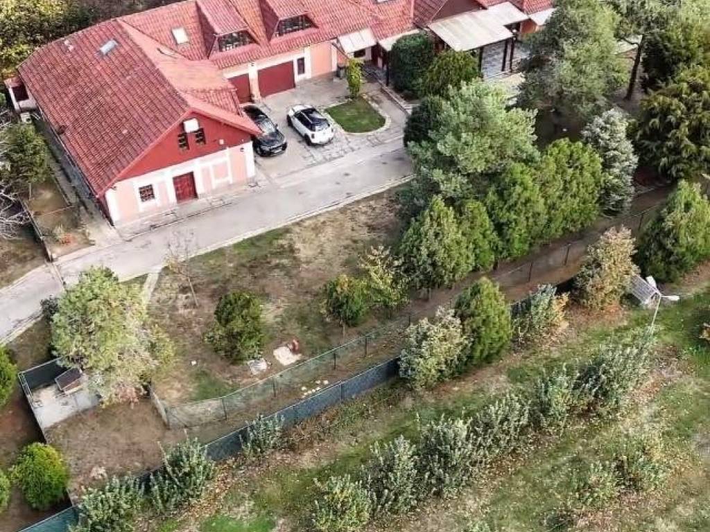 Samostalna porodična vila 481 m², u dobrom stanju, Bečej
