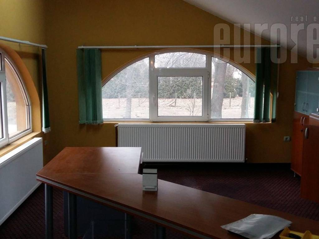 Samostalna porodična vila 996 m², u dobrom stanju, Centar, Pančevo