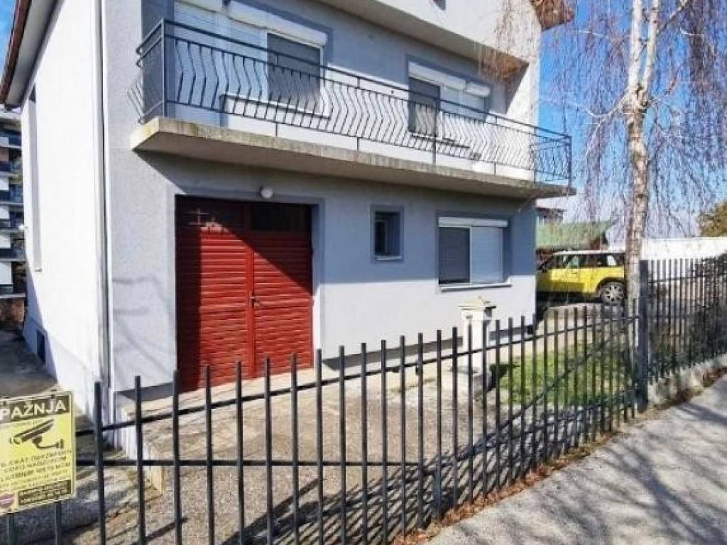 Samostalna porodična vila Milenka Pevca, Stari Banovci, Stara Pazova