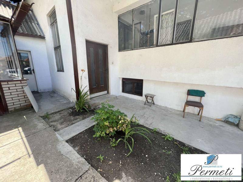Samostalna porodična vila 300 m², u dobrom stanju, Aleksinac