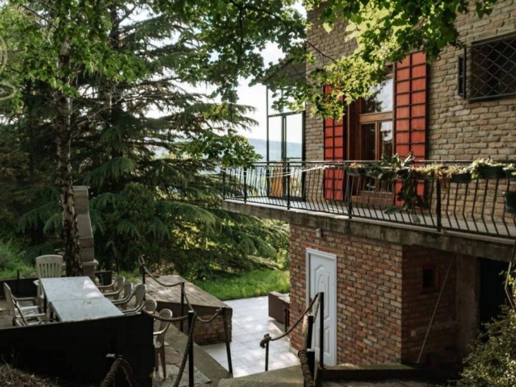 Samostalna porodična vila 367 m², u dobrom stanju, Alibegovac, Novi Sad